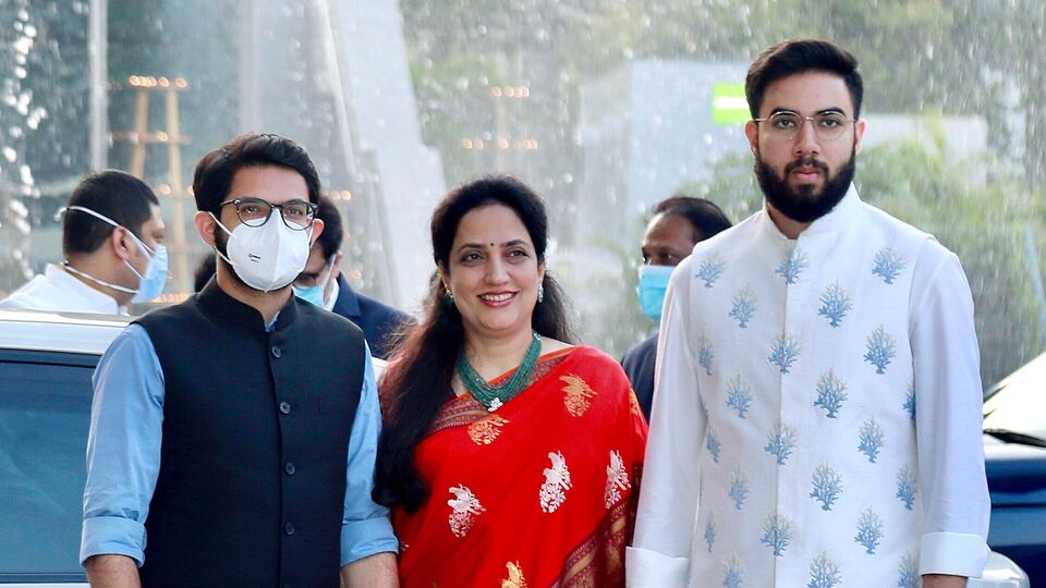 Tejas Thackeray: पक्षातील बंडावर ठाकरेंचा उपाय; तेजस ठाकरेंची राजकारणात ...