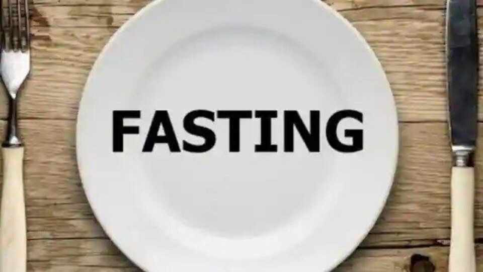 Fasting: उपवास ठेवण्याचे आहेत अनेक फायदे, रोगप्रतिकारशक्ती होते मजबूत!