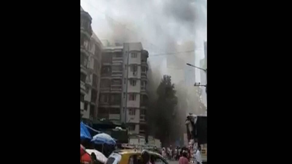 Prabhadevi Fire: मुंबईत प्रभादेवी येथील इमारतीत आग; धुरामुळे परिसरात घबराट