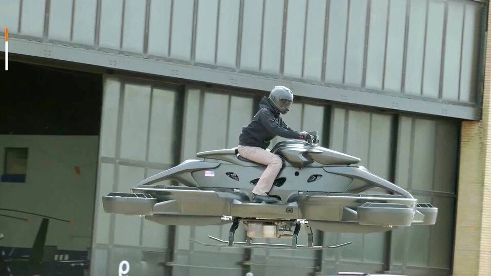 Flying Bike: तंत्रज्ञानाचा नवा अविष्कार! उडणारी बाइक आली! पाहा Video ...