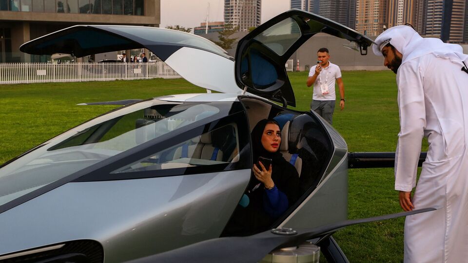 Flying Car: दुबईत चायनीज फ्लाइंग कारचे पहिल्यांदाच उड्डाण, टॅक्सीसारखा ...