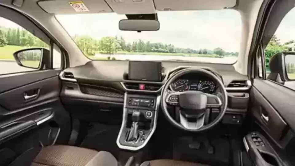 Toyota Car : अर्टिगा आणि इनोव्हाचा सेल बिघडवायला बाजारात येतेय 'ही' कार