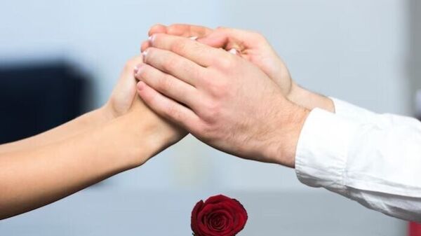 Promise Day 2023: যা-ই হয়ে যাক আপনি আছেন, প্রমিস ডে-তে প্রিয়জনকে দিন ...