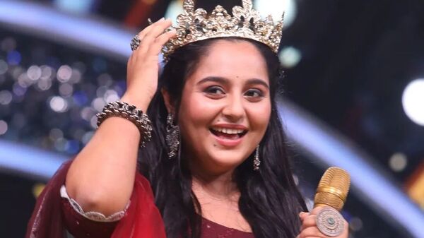 ইন্ডিয়ান আইডল ১৩: দ্বিতীয় স্থানে বনগাঁর মেয়ে দেবস্মিতা, জেনে নিন ...