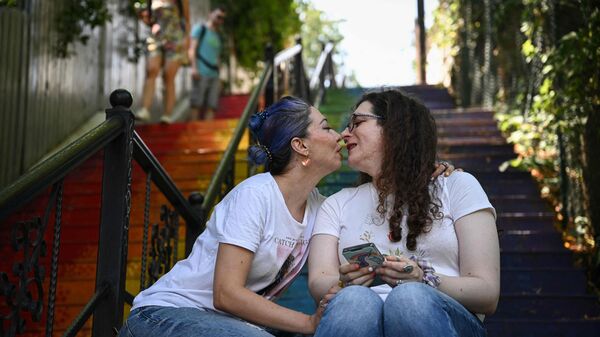 Same Sex Marriage সমকামী সম্পর্ককে কোন দেশে কী চোখে দেখা হয় কোথাও কোথাও এর শাস্তি মৃত্যুদণ্ড
