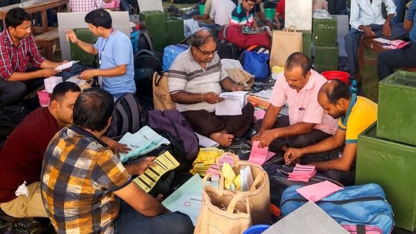 WB Panchayat Election Counting: গণনা চলবে ৩০ হাজার ৩৯৬টি টেবিলে, কীভাবে ...