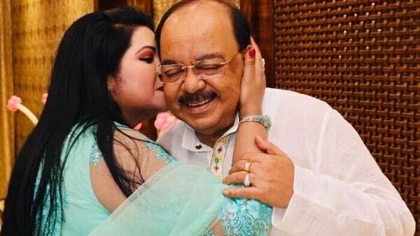 Sovan-Baisakhi: গাঁদা হাতে বৈশাখীকে প্রপোজ শোভনের! পুজোয় প্রেমিকের কোন ইচ্ছায় সম্মতি জানালেন ...