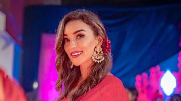 Alexandra Taylor: আয়ারল্যান্ডের মডেল অ্যালেকজান্দ্রিয়া চুটিয়ে কাজ ...