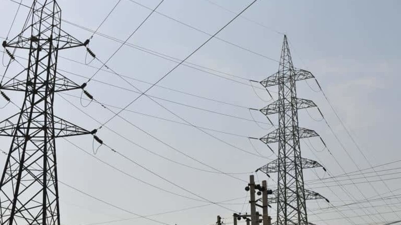 National power grid breakdown plunges Pakistan into darkness: Officials ...