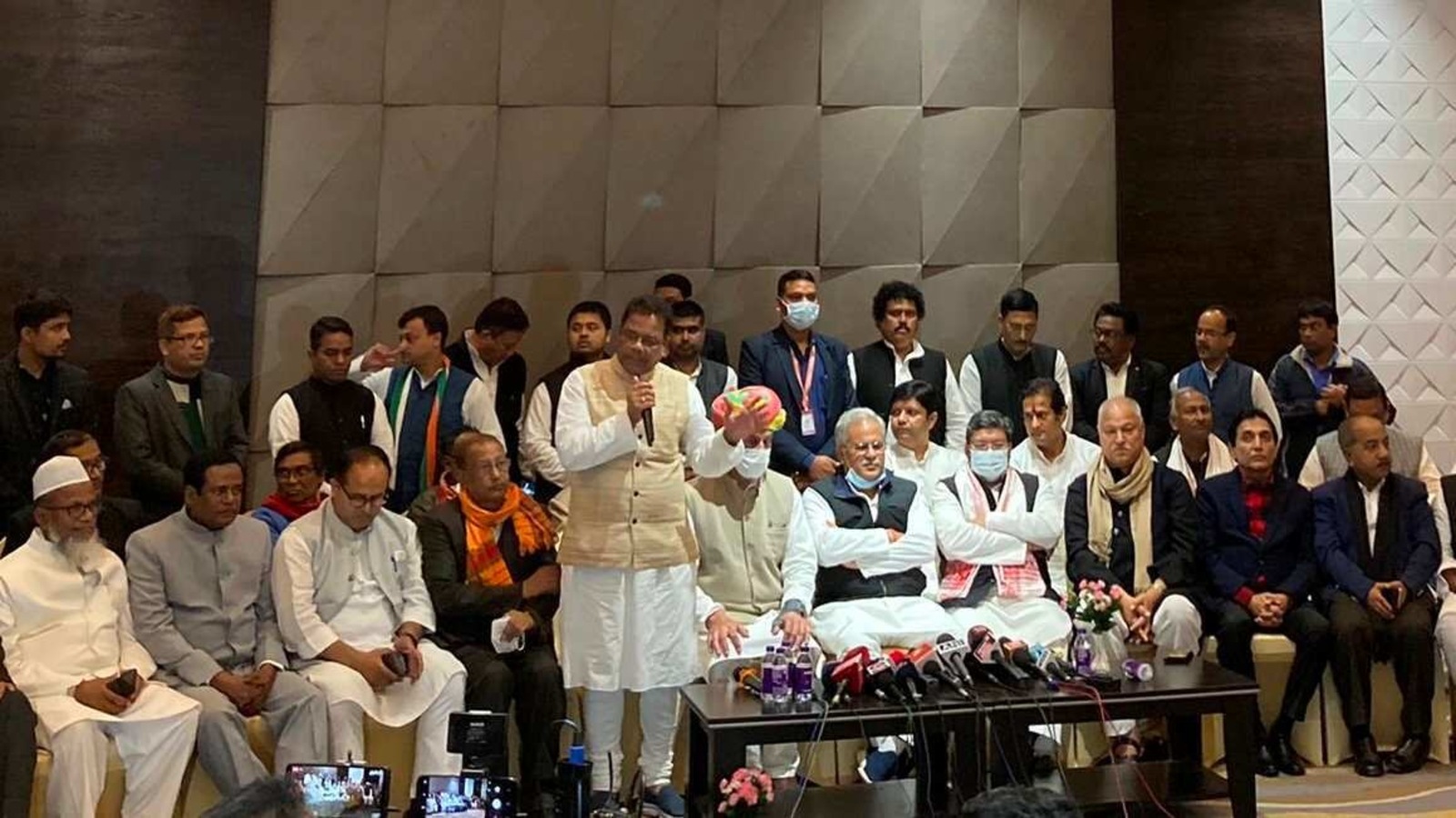 Assam Congress to join hands with AIUDF, AGM, 3 Left parties for ...