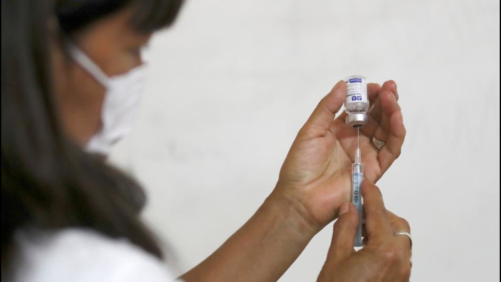 Covid-19 vaccines: Fact sheets warn against use in immuno-compromised ...