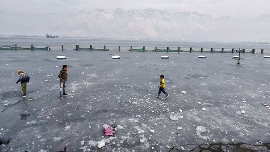 Srinagar temperature dips to -7 degrees C, city witnesses another cold ...