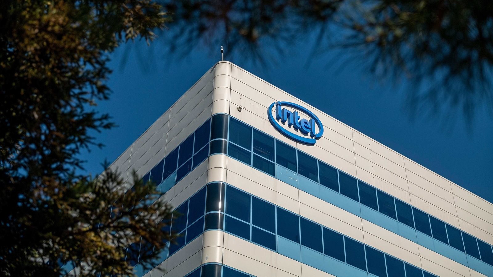 Intel probes potential early unauthorized access to earnings report ...