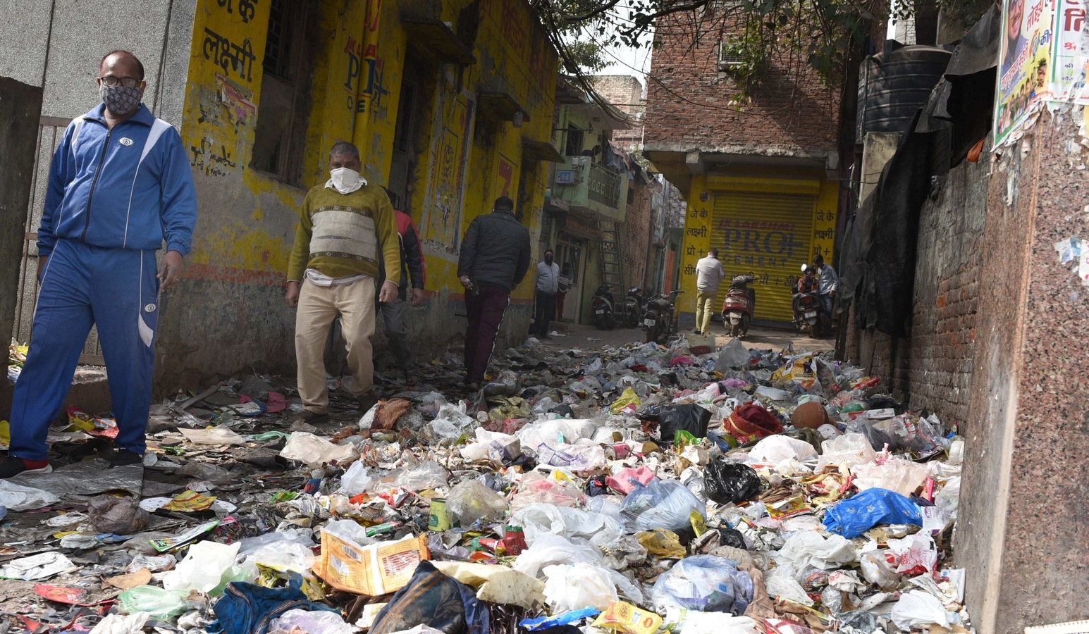 No end to Capital’s garbage problem as strike continues | Hindustan Times