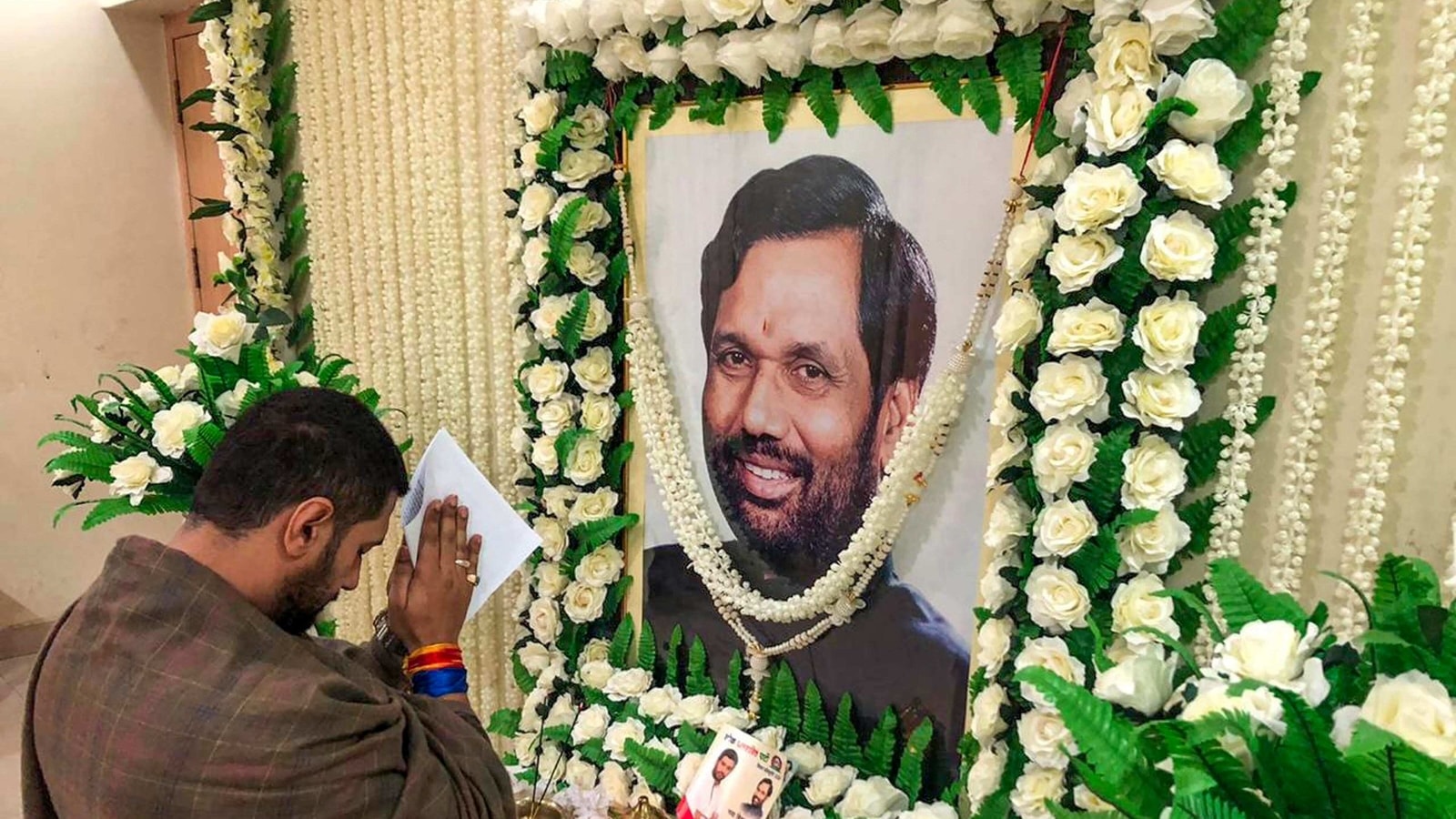 Highlights: Ram Vilas Paswan, Keshubhai Patel, Tarun Gogoi awarded Padma Bhushan | India News