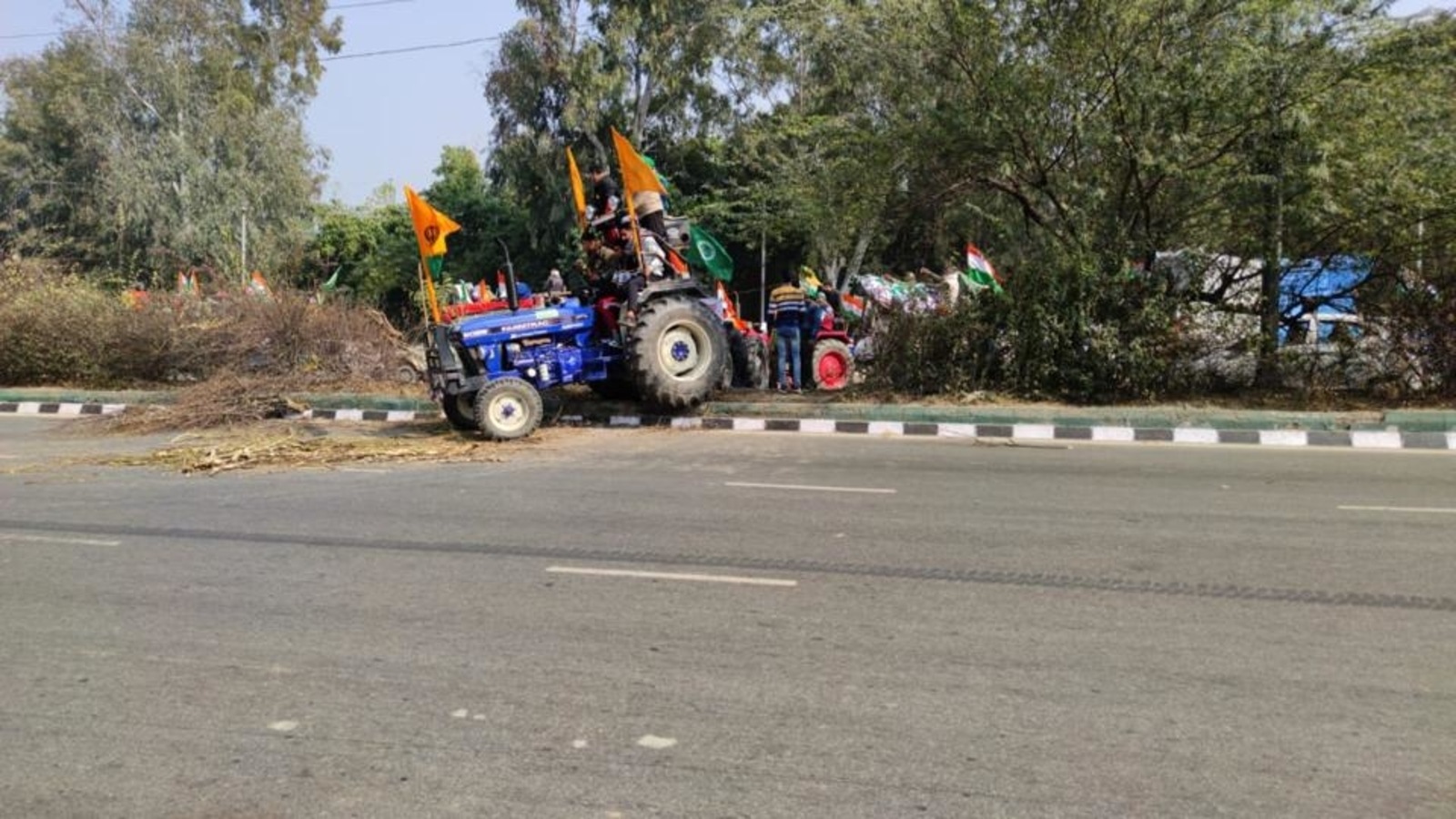 Farmers’ tractor rally: Protesters reach Delhi’s Ring Road | Latest ...