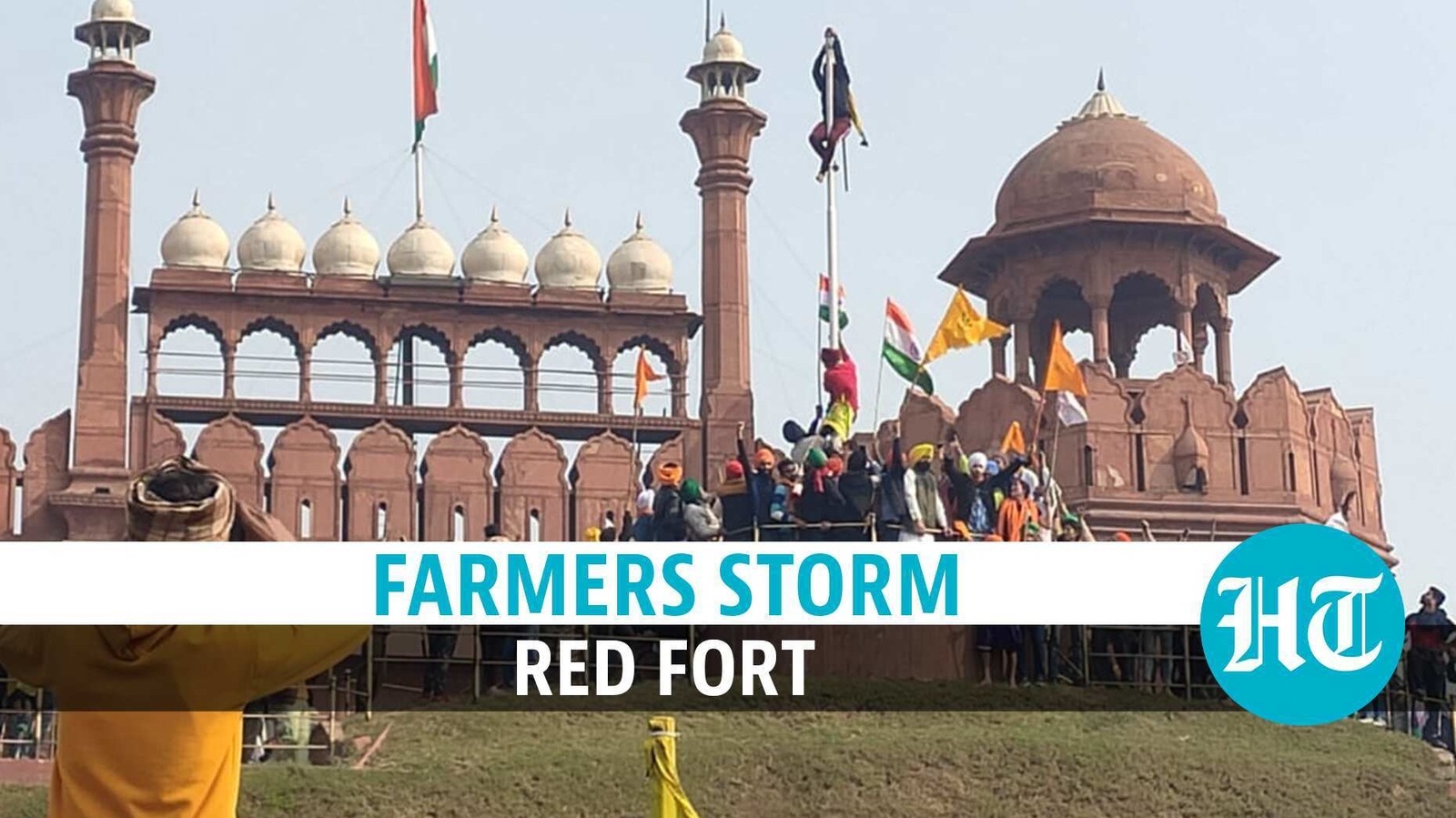 How farmers stormed Red Fort on tractors, hoisted flag from its ...