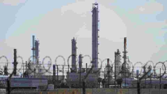 Rajasthan’s Barmer oil refinery to start by 2022, investors assured ...
