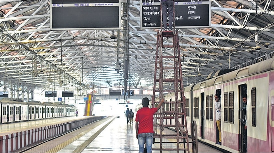 Arriving after 314 days: Local trains in Mumbai for all commuters ...