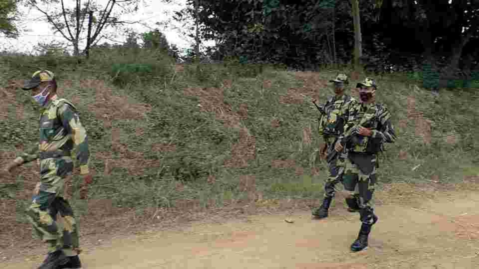 Pakistani intruder shot dead along international border in-J-K‘s Samba ...