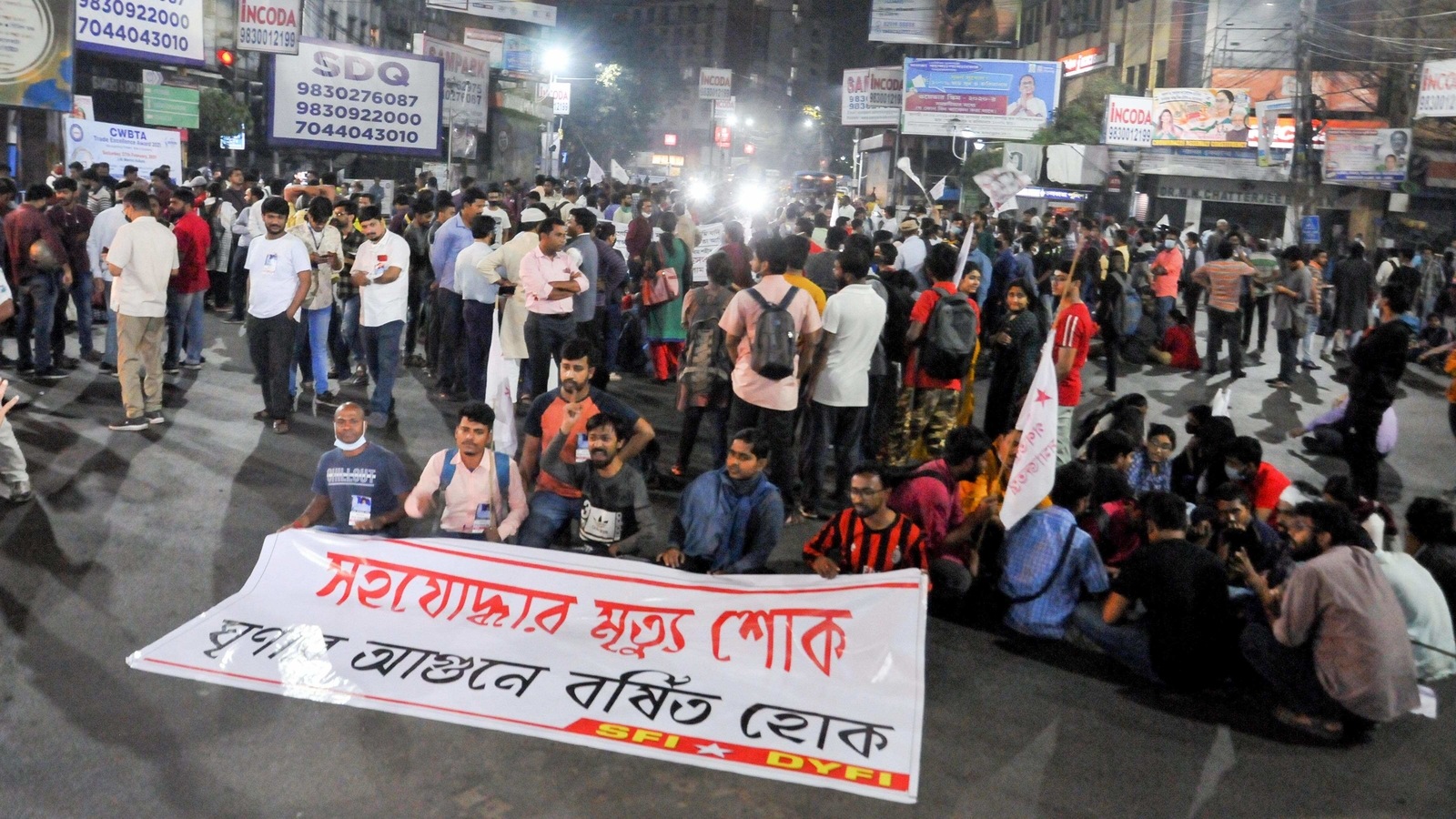Cop assaulted by protesters in Kolkata as anger mounts over death of ...