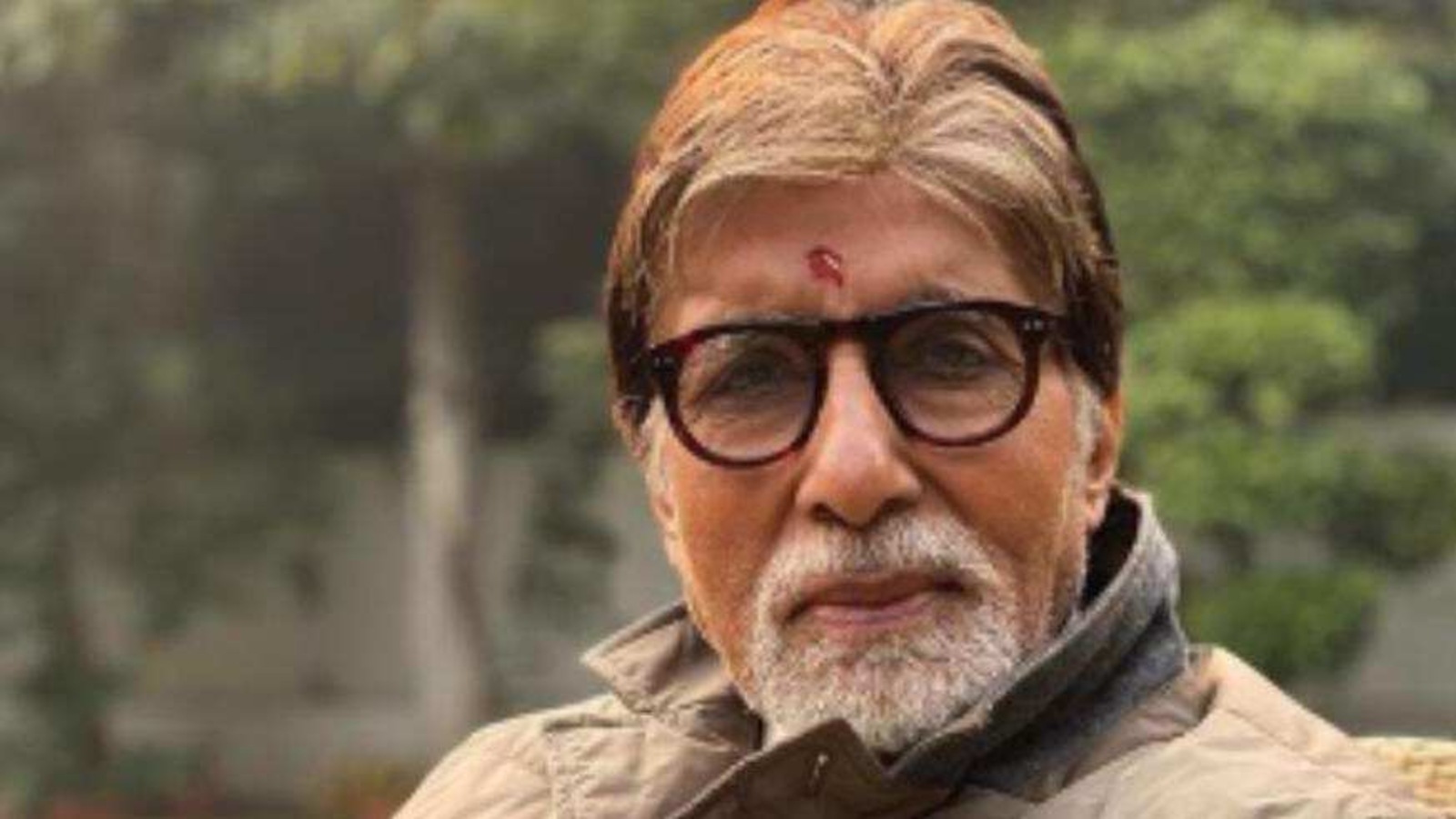 Amitabh Bachchan celebrates 52 years as actor, thanks fans for ...