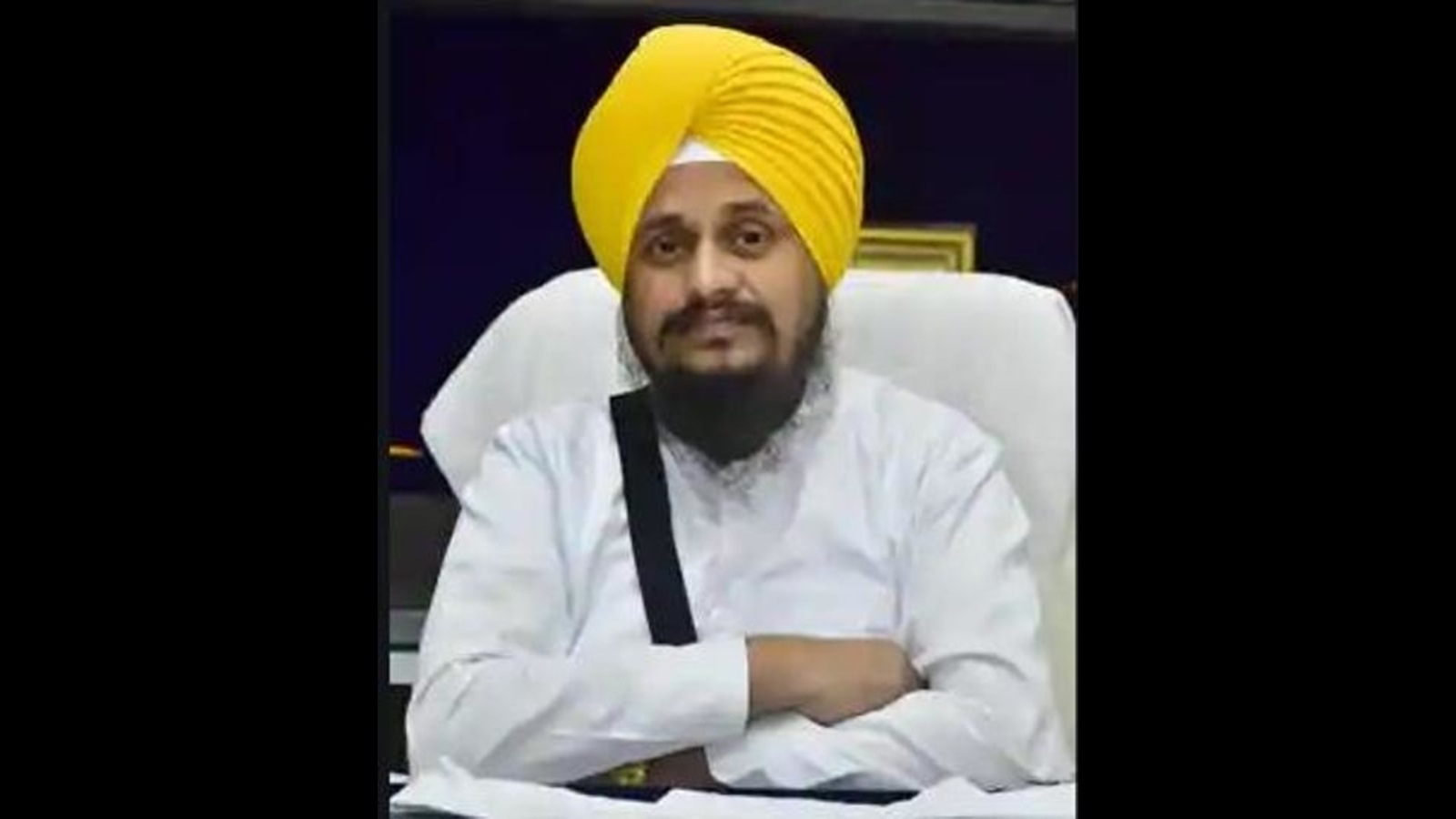 Allow Sikh jatha to go to Pakistan, Akal Takht urges Centre - Hindustan ...