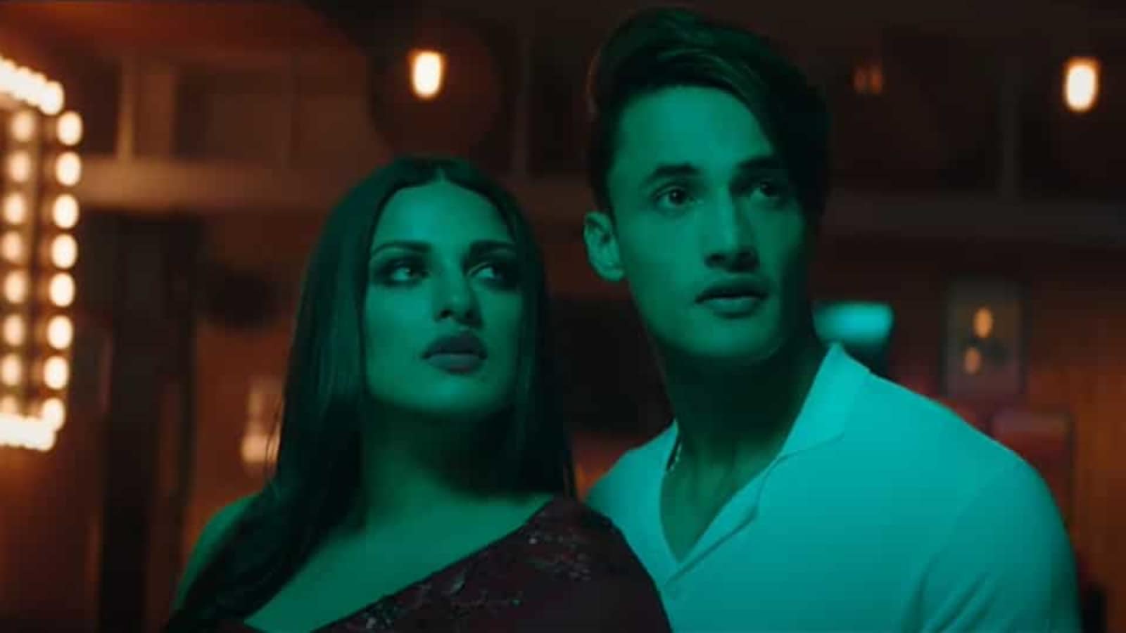 Asim Riaz proudly shows off girlfriend Himanshi Khurana's Times Square ...