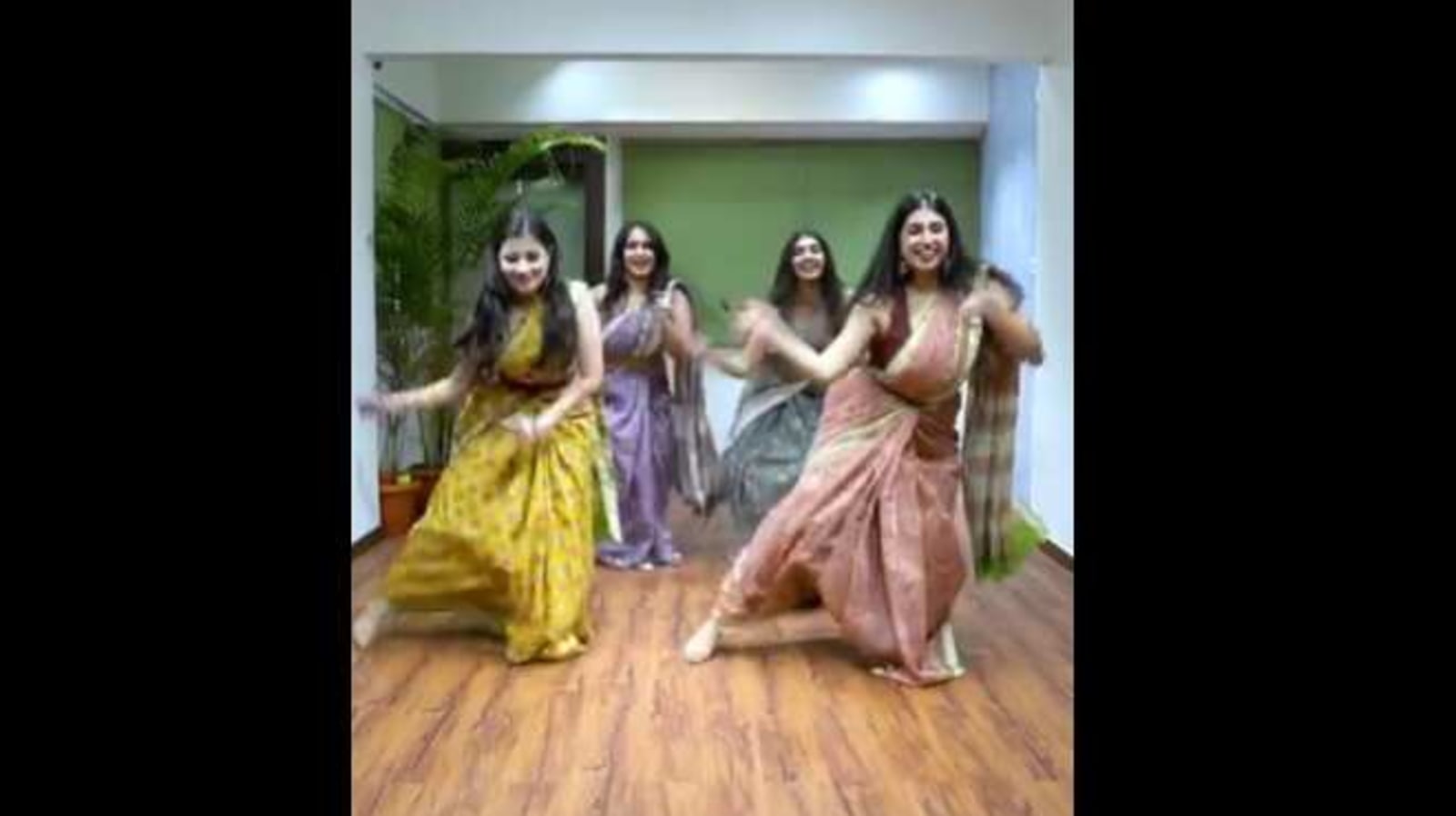 Girls like to swing: Group’s groovy dance in saree wows netizens | Trending