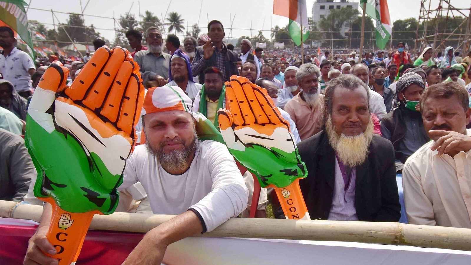 Over 300 people try to gauge mood for Cong in TN, Kerala | India News