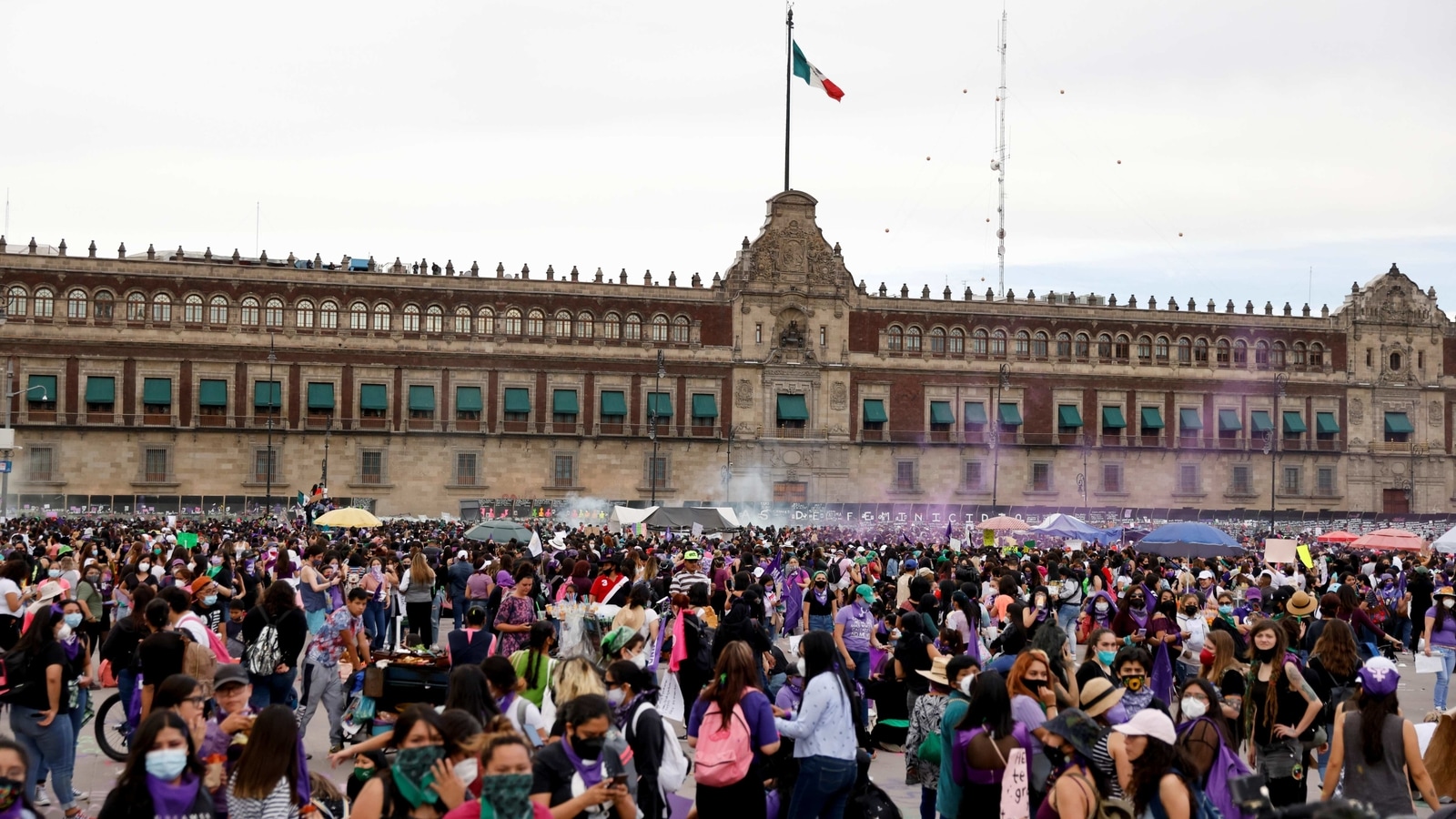 Photos: Women march against gender violence in Mexico | Hindustan Times