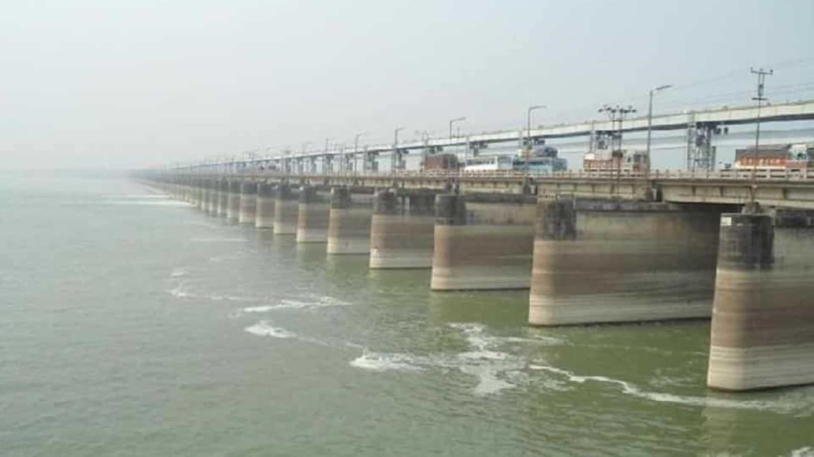 Bihar minister blames Bangladesh treaty, Farakka barrage for floods and ...