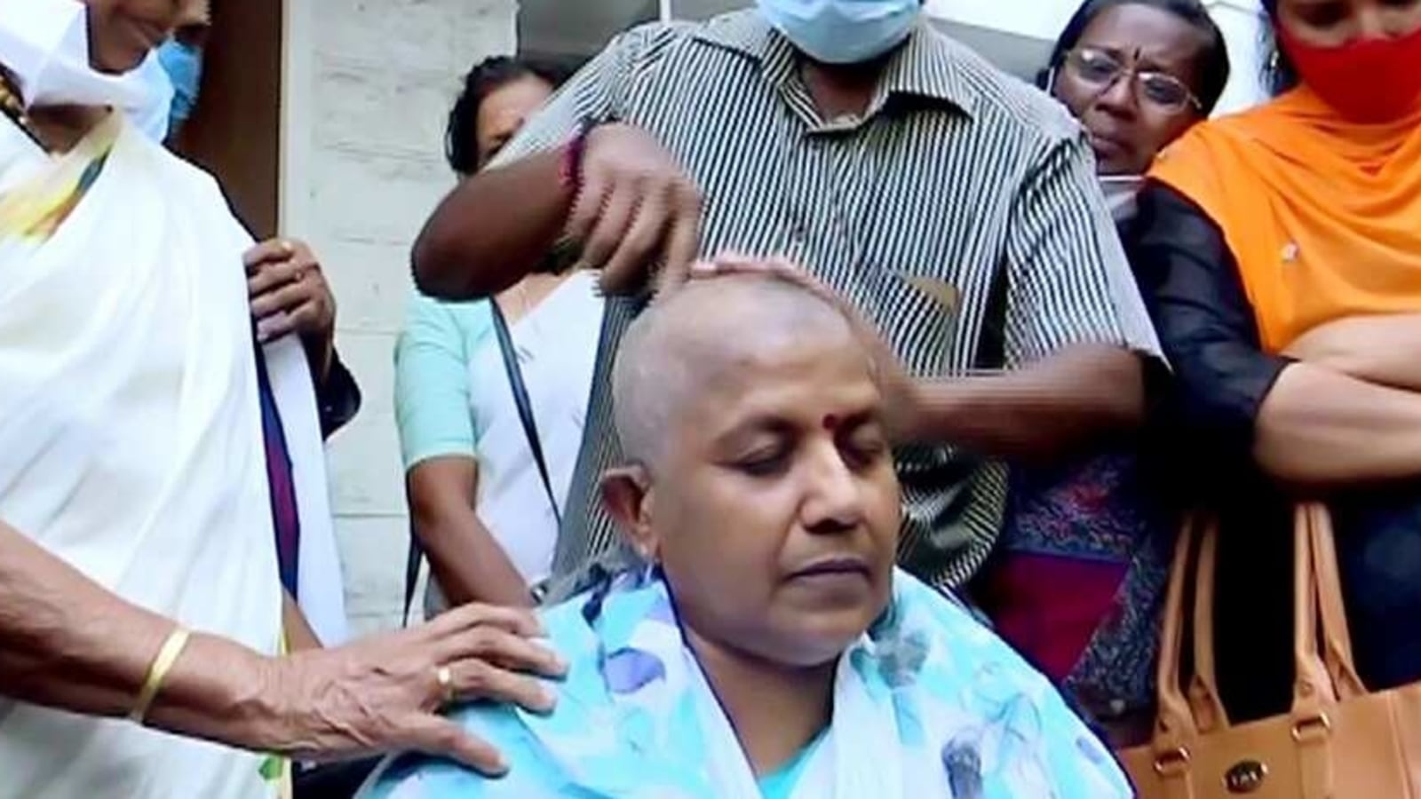 Day after tonsuring head, Kerala Mahila Congress leader announces ...