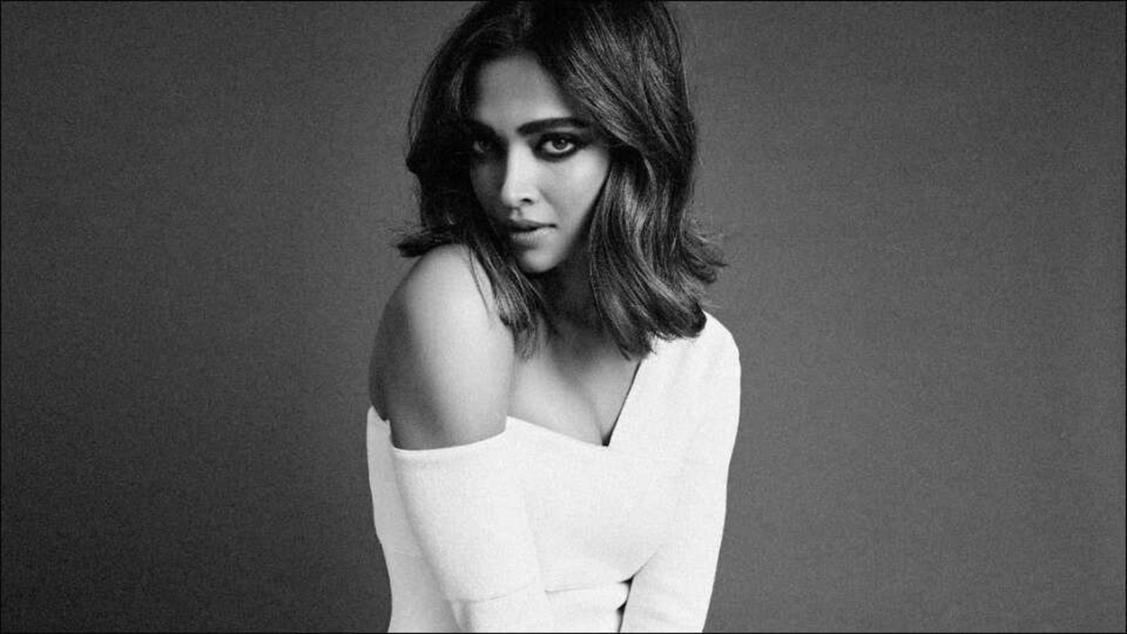 Deepika Padukones Bold Look In One Shoulder Bodycon Dress Sets