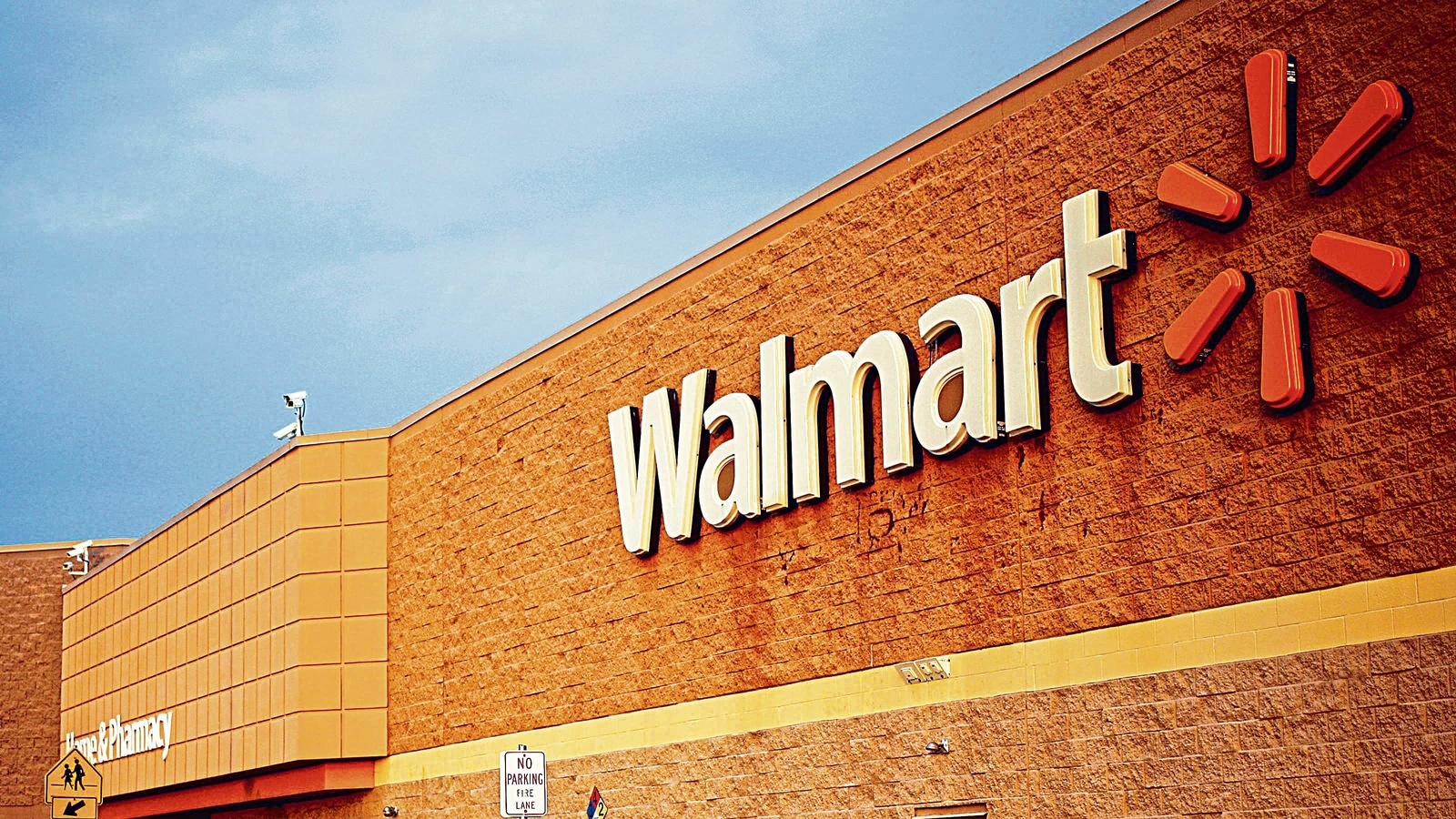 Walmart opens marketplace to non-US vendors in shift - Hindustan Times