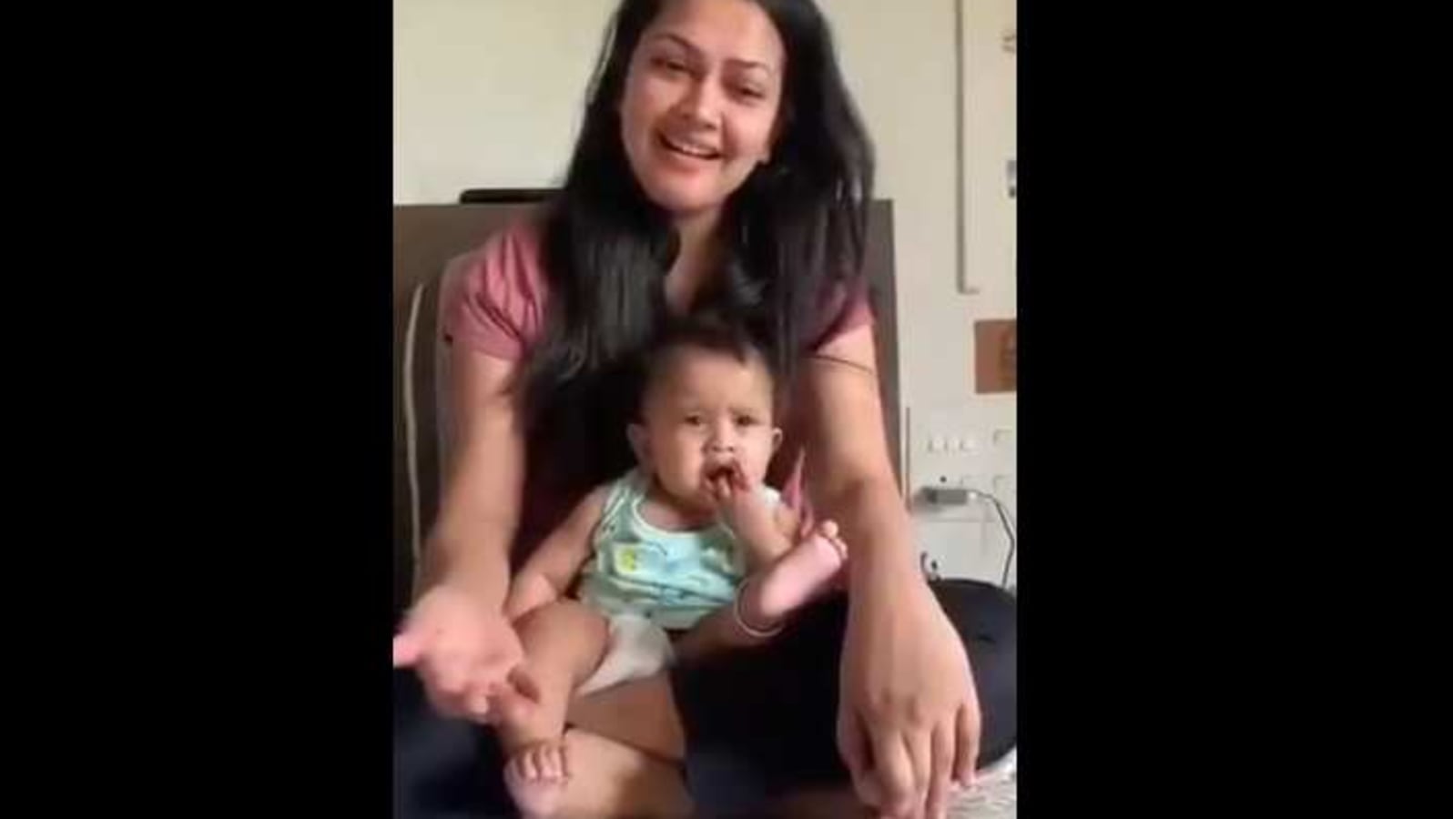 Kid assists mom with her riyaaz. Netizens can’t handle the cuteness ...