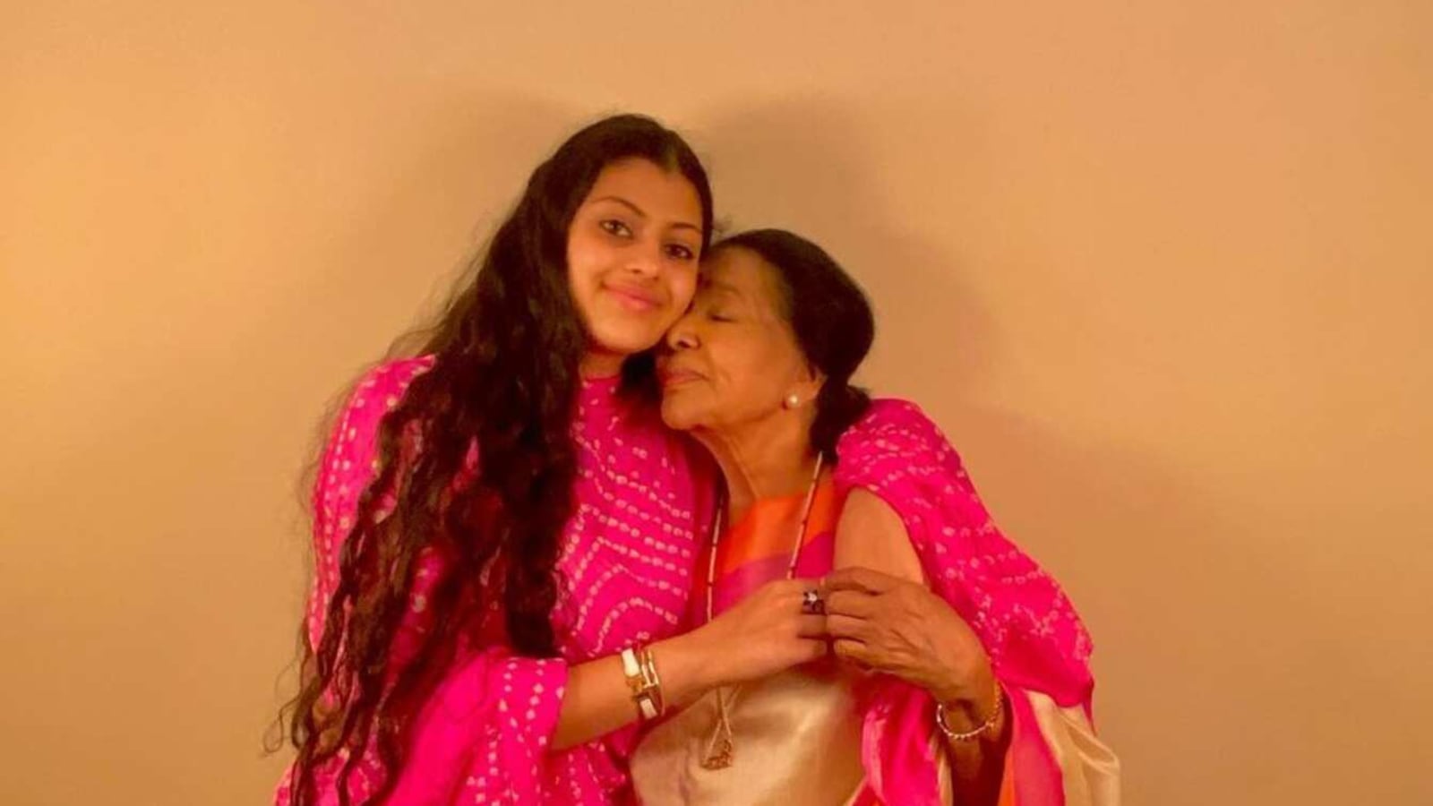 Asha Bhosle celebrates with granddaughter Zanai as she receives ...