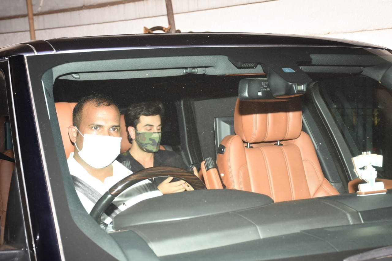 Ranbir Kapoor spotted by paparazzi for first time since making Covid-19 ...