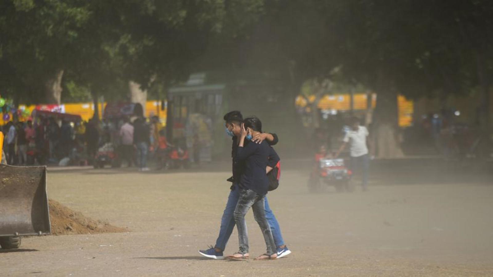 Delhi likely to see windy day today, air quality moderate | Latest News ...