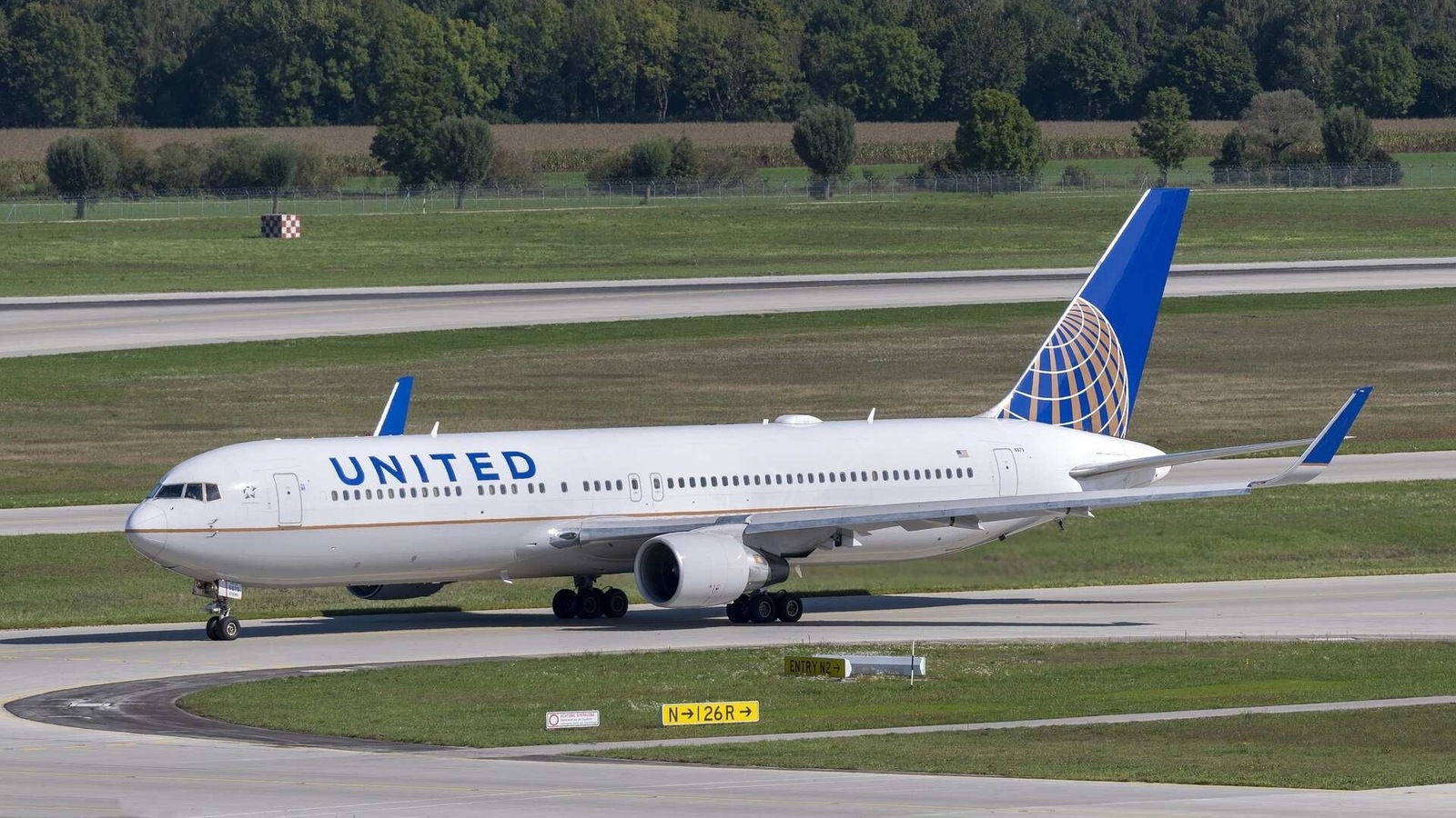 Travel rebound: United plans to hire about 300 new pilots | Travel