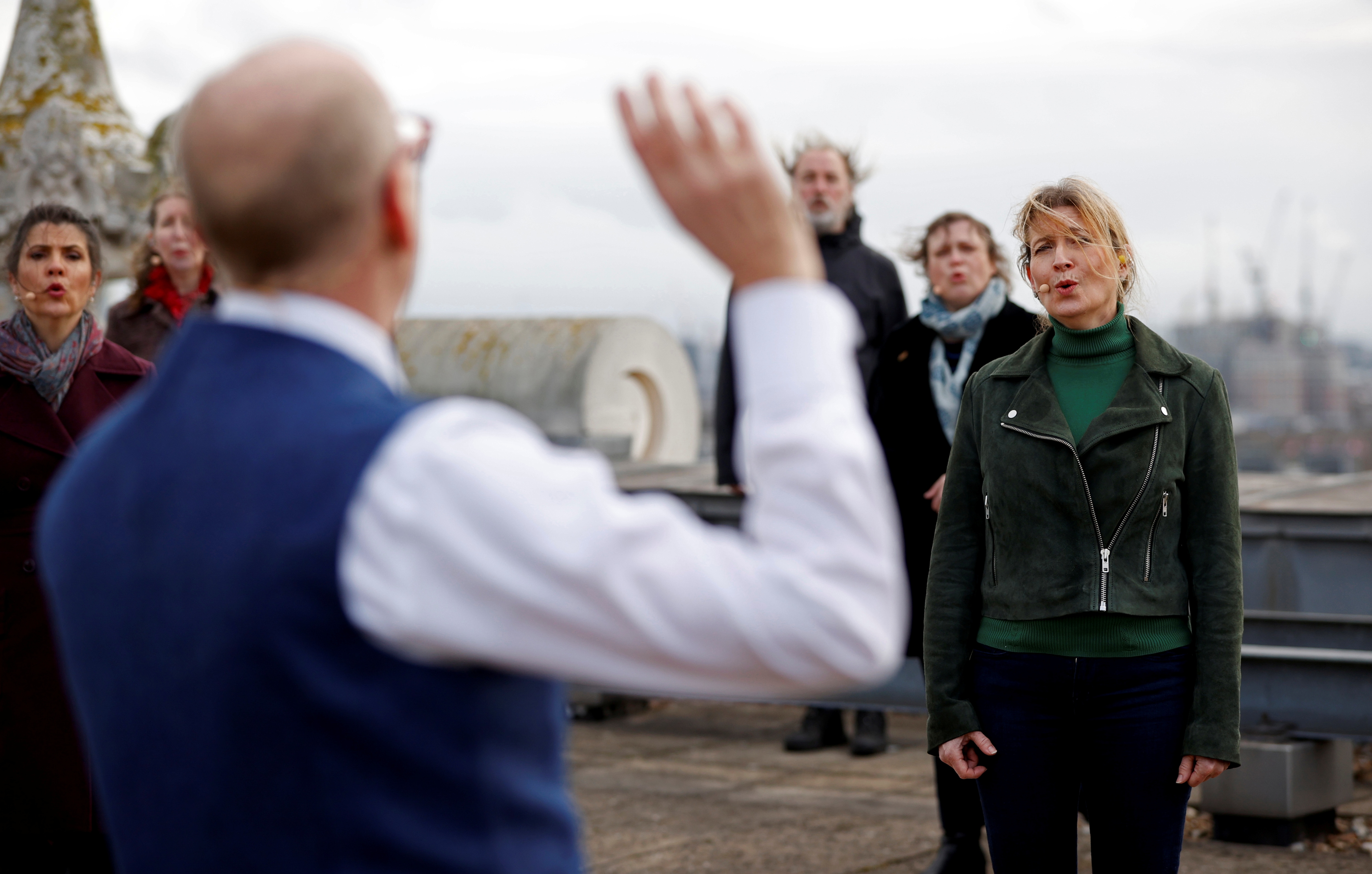 Royal Opera Chorus reunites for performance on rooftop in London | Trending