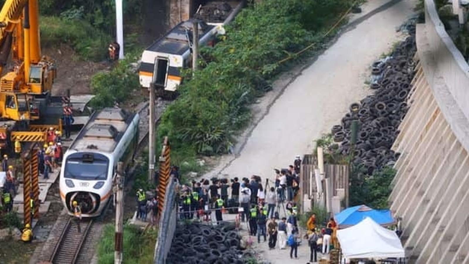 Taiwan steps up probe into deadly high-speed train accident | World News
