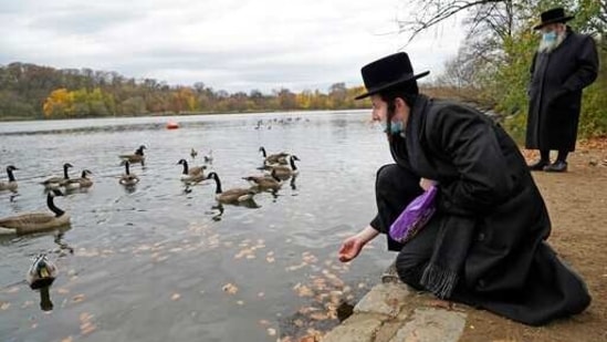 In New York, pandemic pushes some Orthodox Jews to leave their ...