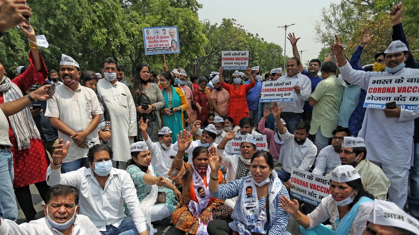 AAP protests against Covid-19 vaccine exports | Latest News Delhi