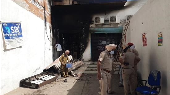 Burglars burn down ₹19.5 lakh in attempt to break into ATM at Khanna ...
