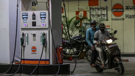 Gasoline usage in India jumps in March as commuters prefer cars ...