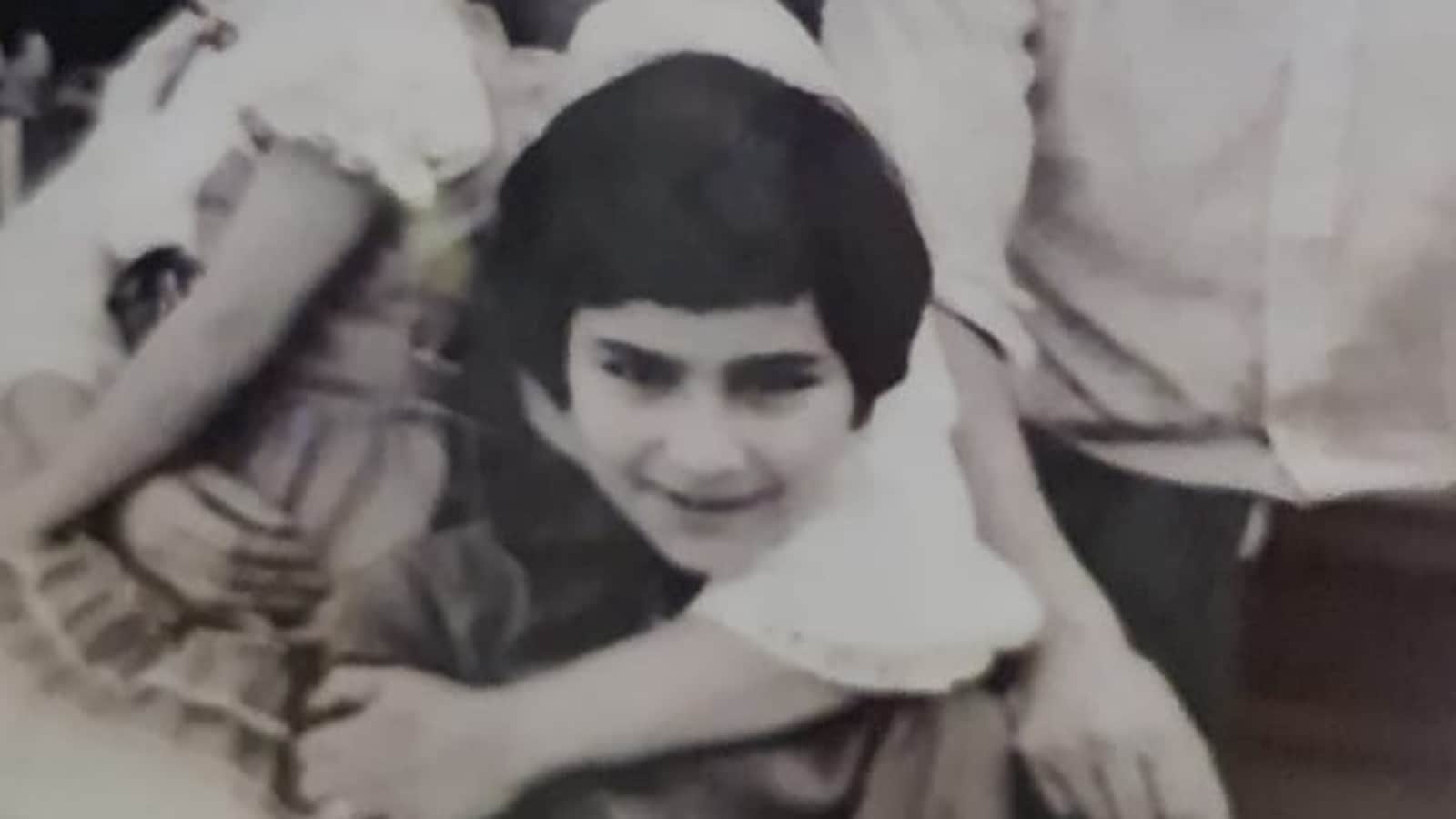 Saif Ali Khan and sister Saba are wrapped in Sharmila Tagore's arms in ...