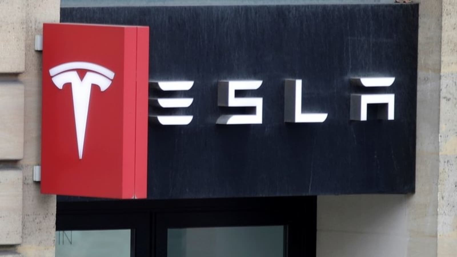 2 dead in Tesla crash in Texas that was believed to be driverless ...