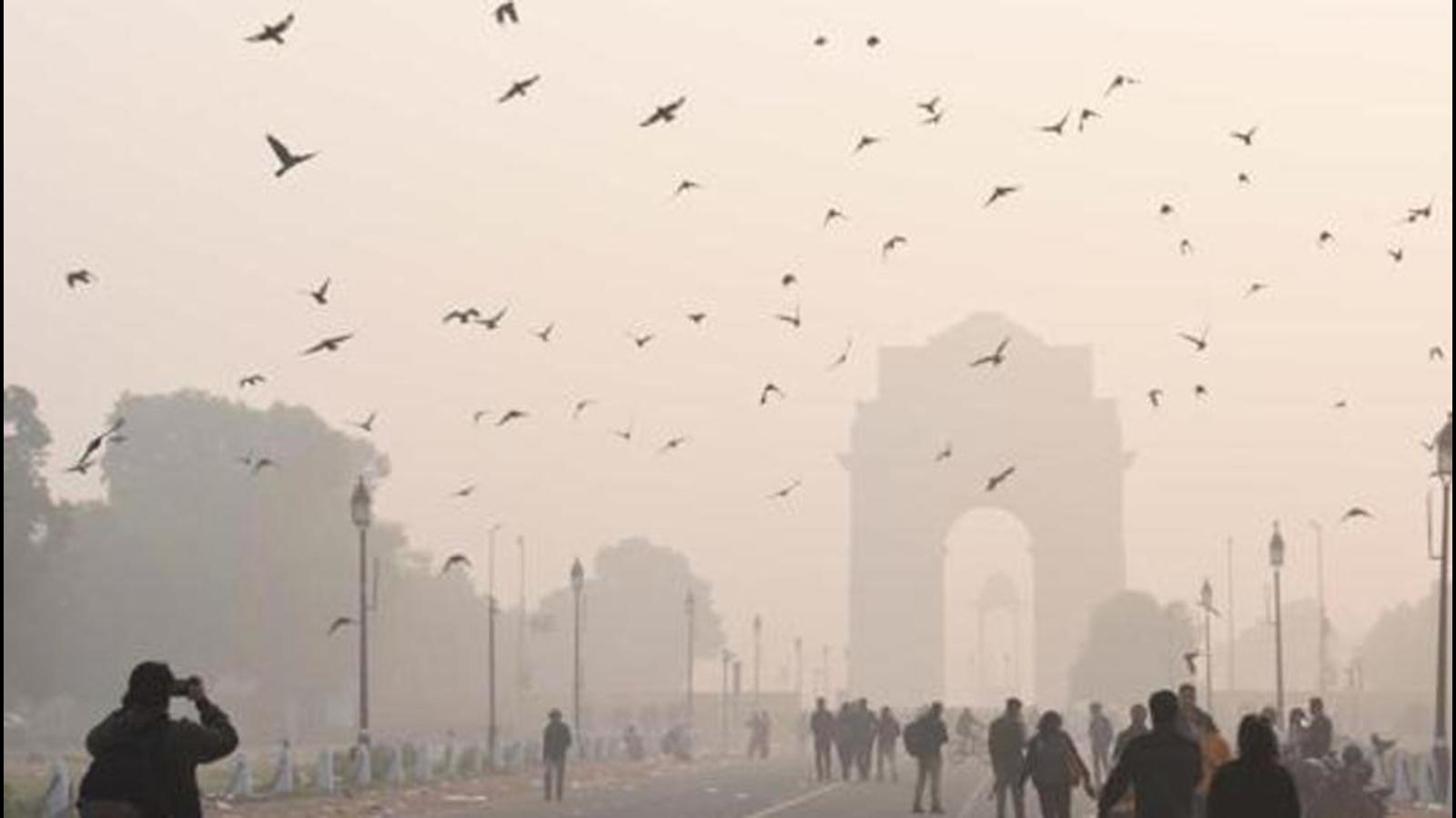 Delhi temperature soars above 40°C; may dip from May 1 | Latest News Delhi