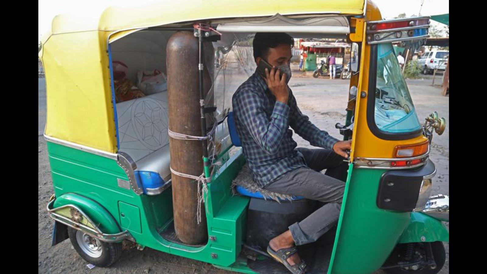 Winning hearts: Bhopal auto driver converts his vehicle into a 24x7 ...